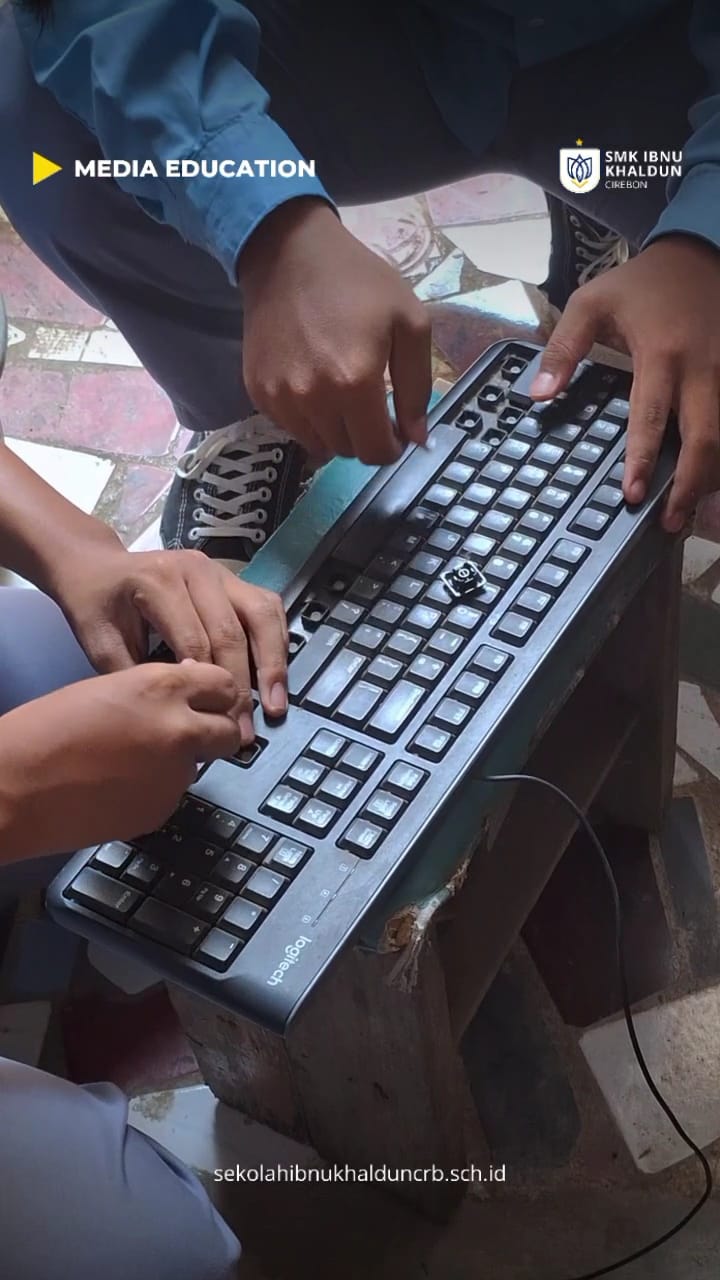 MAINTENANCE KOMPUTER DESA BERSAMA SMK IBNU KHALDUN PANAMBANGAN - Desa ...